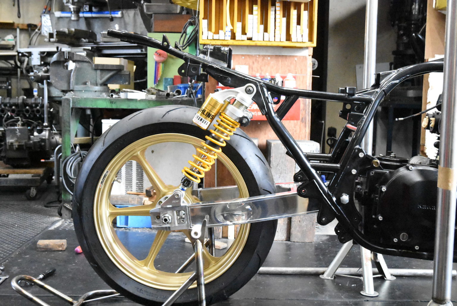 Kawasaki Z1100R1 レストア-3 - MAINTENANCE SHOP QUARTER